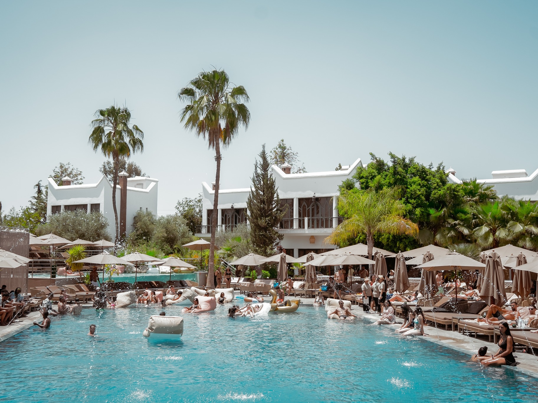 Famous Beach Marrakech | Beach Club & Piscina Festiva