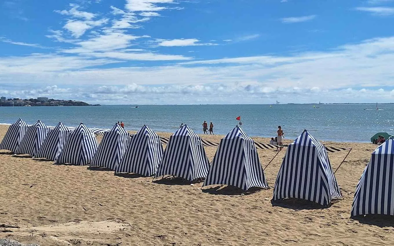 Beach Royan - Plage de Pontaillac, Royan - Tariffs 2025 - MySunbed